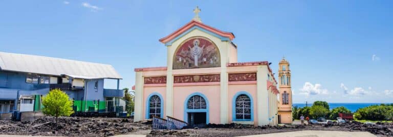 Église Notre Dame des Laves à Sainte-Rose - Titang Futé